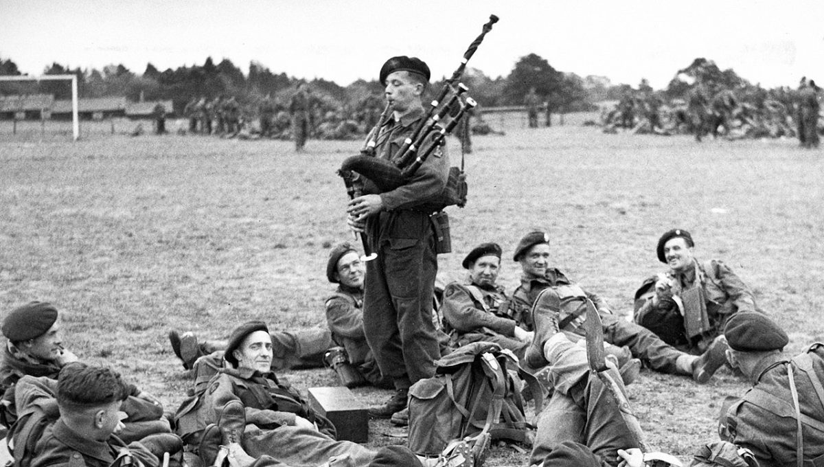 Bill Millin Mad Piper: Discover His Legendary Path | Irish Scottish Roots